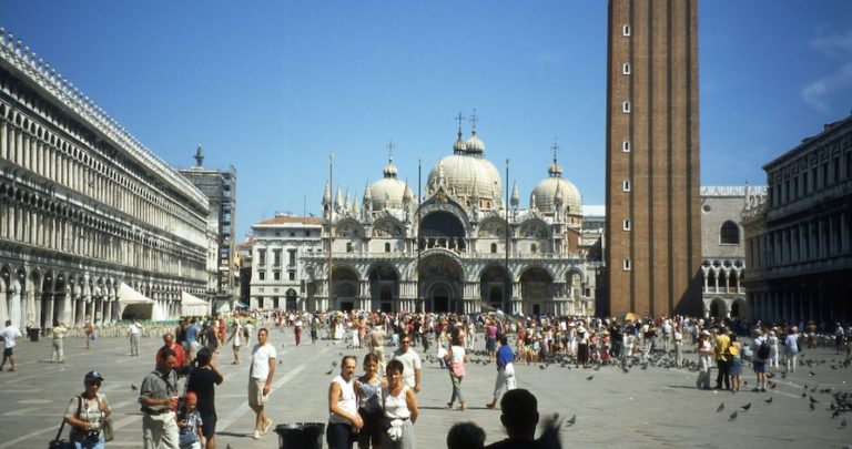 Venecija postaje prvi grad na svijetu koji naplaćuje ulaz. Da biste ...