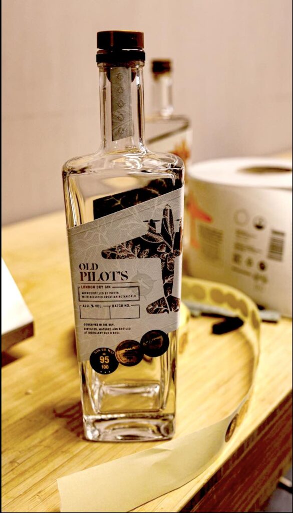 OLD PILOTS Stari piloti pokazali su nam kako nastaju njihov čuveni gin ...