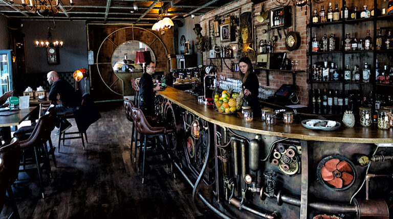 Mrs.Fogg je uvjerljivo najbolje uređena pizzeria u Zagrebu. Pizza je ...