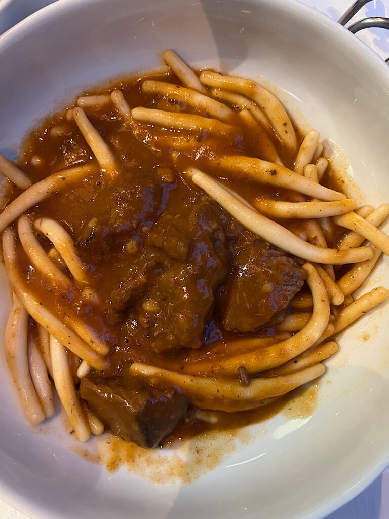 Stari podrum. jedna od najpopularnijih konoba u Istri, koristi previše ...