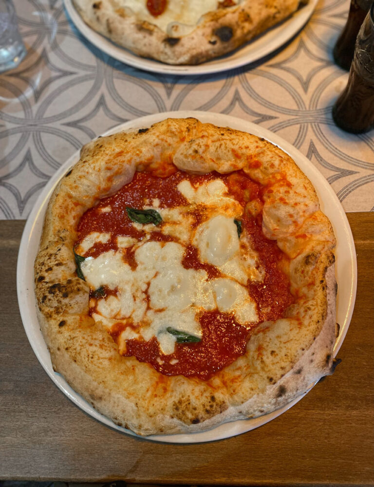 SKRETANJE S A1 Ogulinska pizzerija Antica priprema pizze s dobrim ...