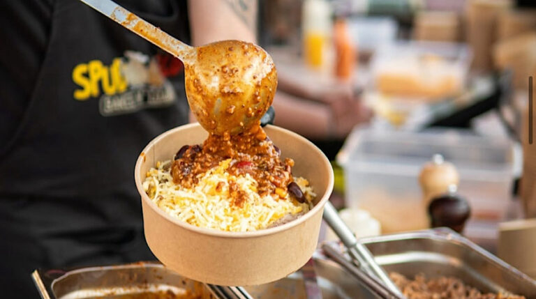 Ultrapopularni Spud Bud, lokal za pečene krumpire s raznim nadjevima ...