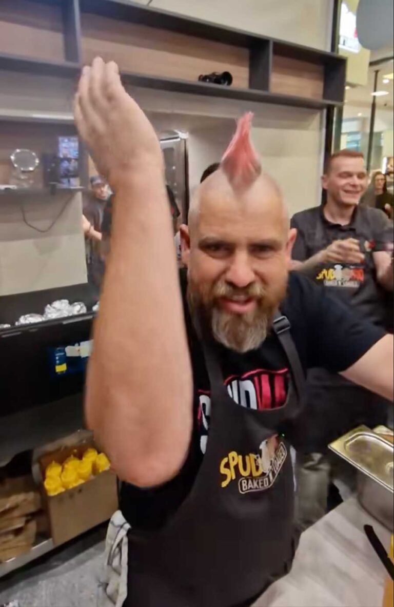 EUFORIJA Redovi na otvorenju Spud Buda, stigao i Spudman, Britanac sa 4 ...